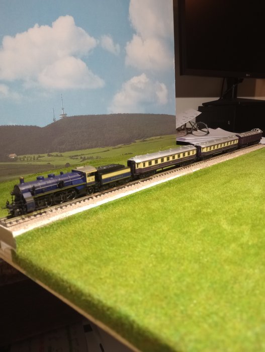Trix, Arnold N - Train set (4) - The set consists of a steam locomotive ...