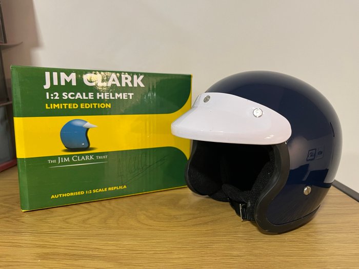 1:2 - Model race car - Helmet - F1 World Champion 1965 - Jim Clark ...