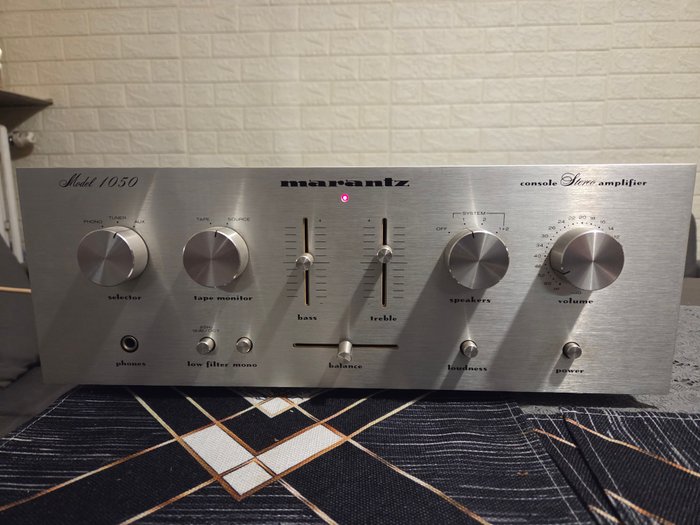 Marantz - Model 1050 Solid state stereo amplifier | Barnebys