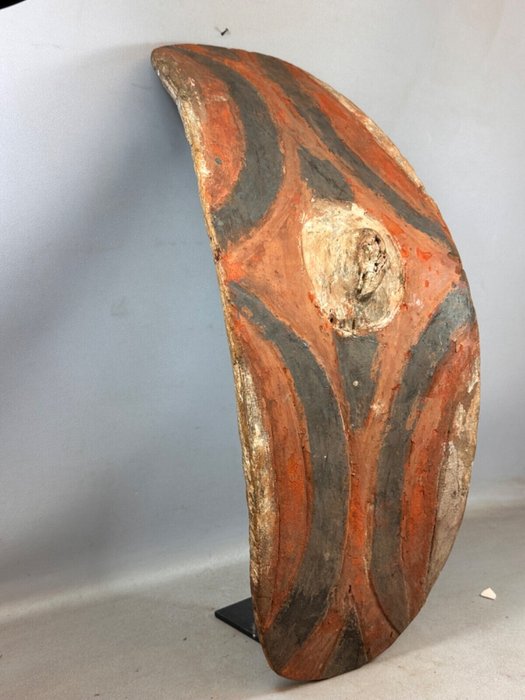 Extremely rare and old large African Tutsi shield - Rwanda. | Barnebys