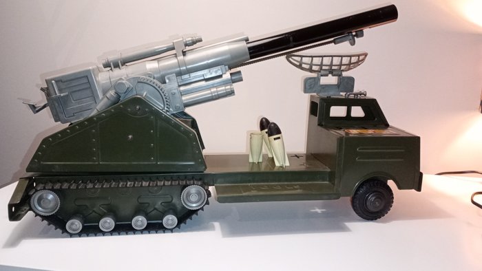Louis Marx Not to scale - Model military vehicle - Louis... | Barnebys