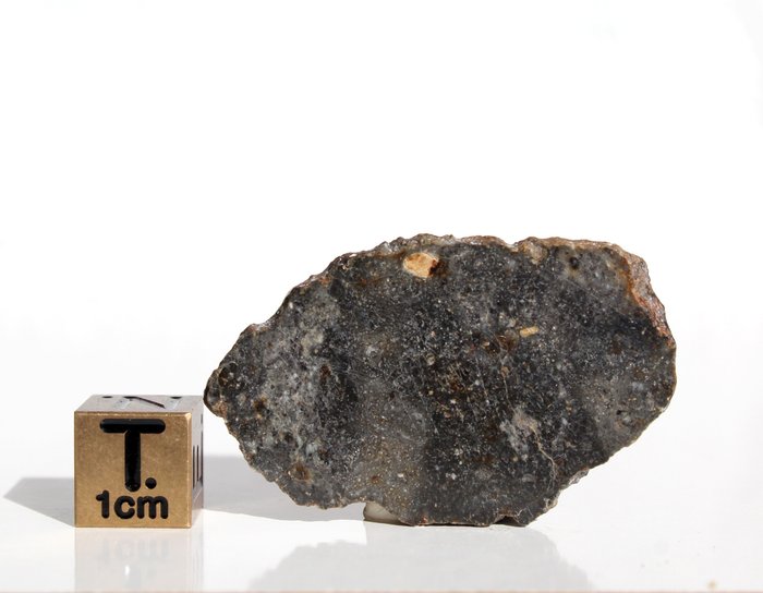 Rare lunar - Slice of unique melt breccia NWA 13757 - 4 g - (1) | Barnebys