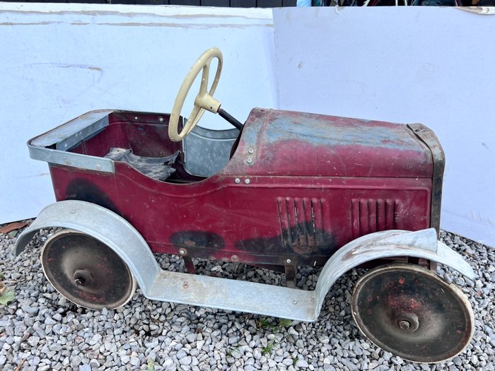 Leeway - Pedal car A scarce Leeway pressed steel child’s Saloon pedal ...