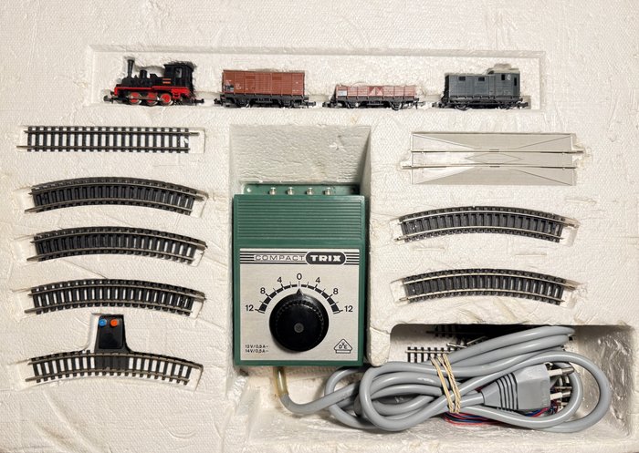 Minitrix N - 1034 - Starter set (1) - Starter set with an oval track ...