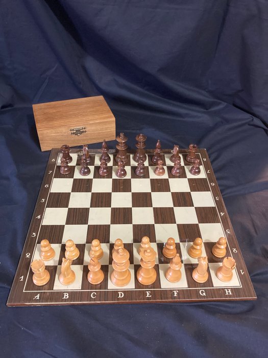 HUK - Chess set - Jeu d'échec Modèle Stauton - Woods | Barnebys