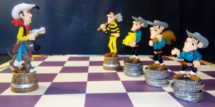 Morris - Chess set - Ajedrez Lucky Luke - Plastic | Barnebys
