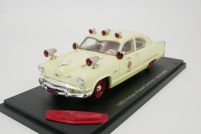 Esval 1:43 - Model car - Kaiser Carolina sedan fire chief - 1953 | Barnebys
