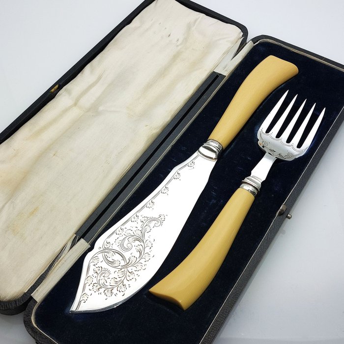 Henry S. Gilling - Fish serving set (2) - with silver chain in original ...