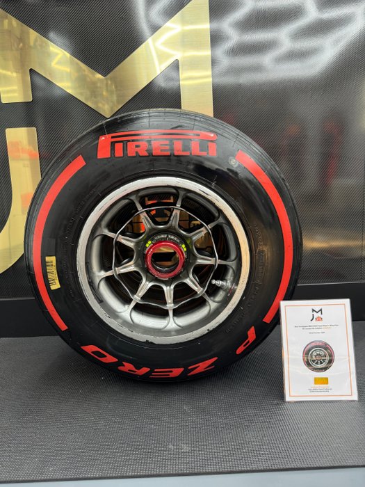 Tyre complete on wheel - Red Bull - RB15 tire complete on wheel | Barnebys