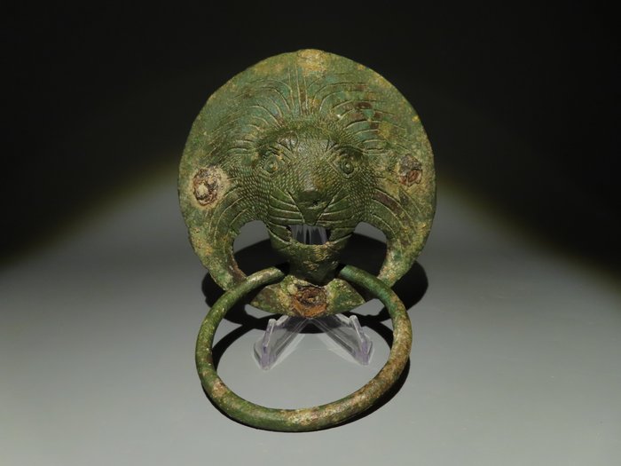 Ancient Roman Bronze Door handle with a lion effigy | Barnebys