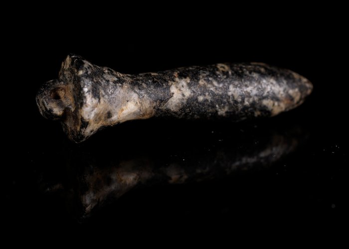 Ancient Egypt, papyrus amulet in granite - 4.5 cm | Barnebys