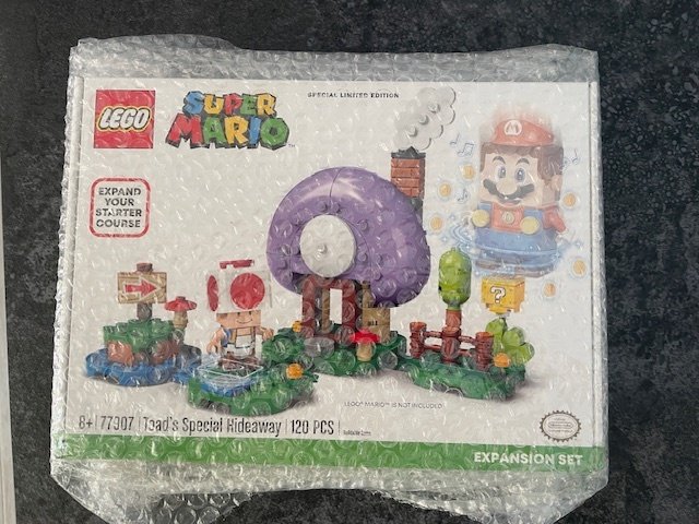 LEGO Set - 77907 - Super Mario - Toad's Special Hideaway | Barnebys