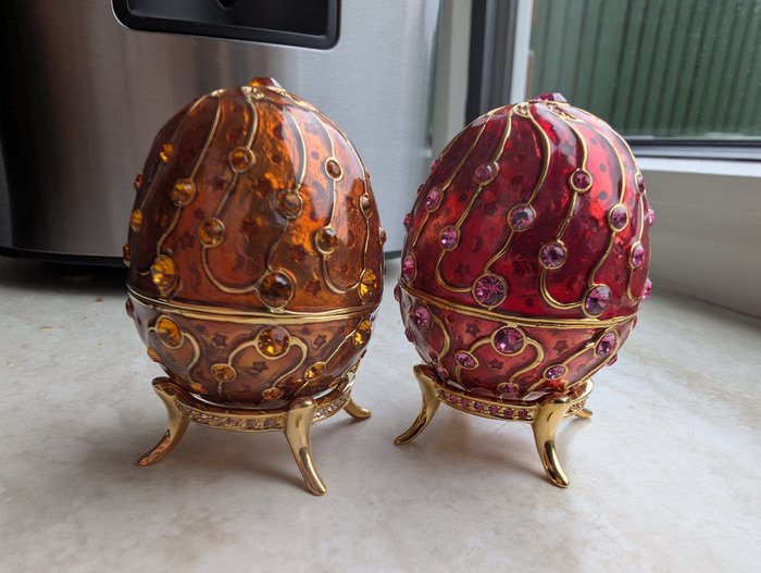 Statue, JuJu Royal Palace Faberge style eieren ingelegd... | Barnebys