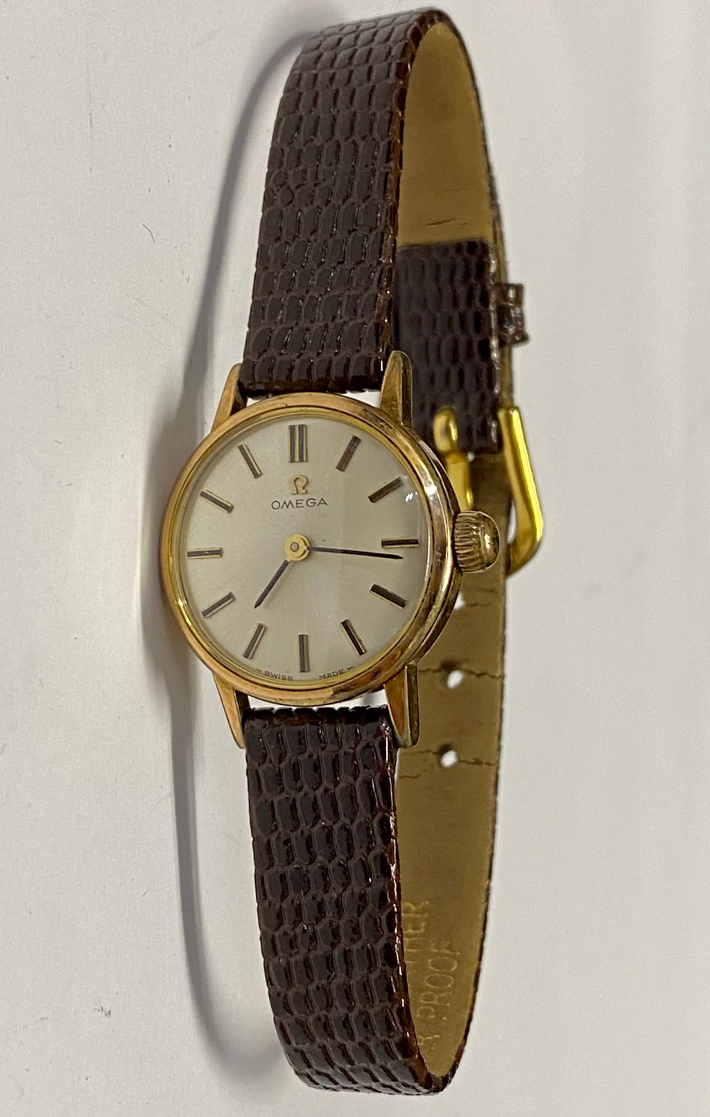 OMEGA Beautiful Vintage Two-Tone w/ Silver Oyster Tone Dial Watch ...