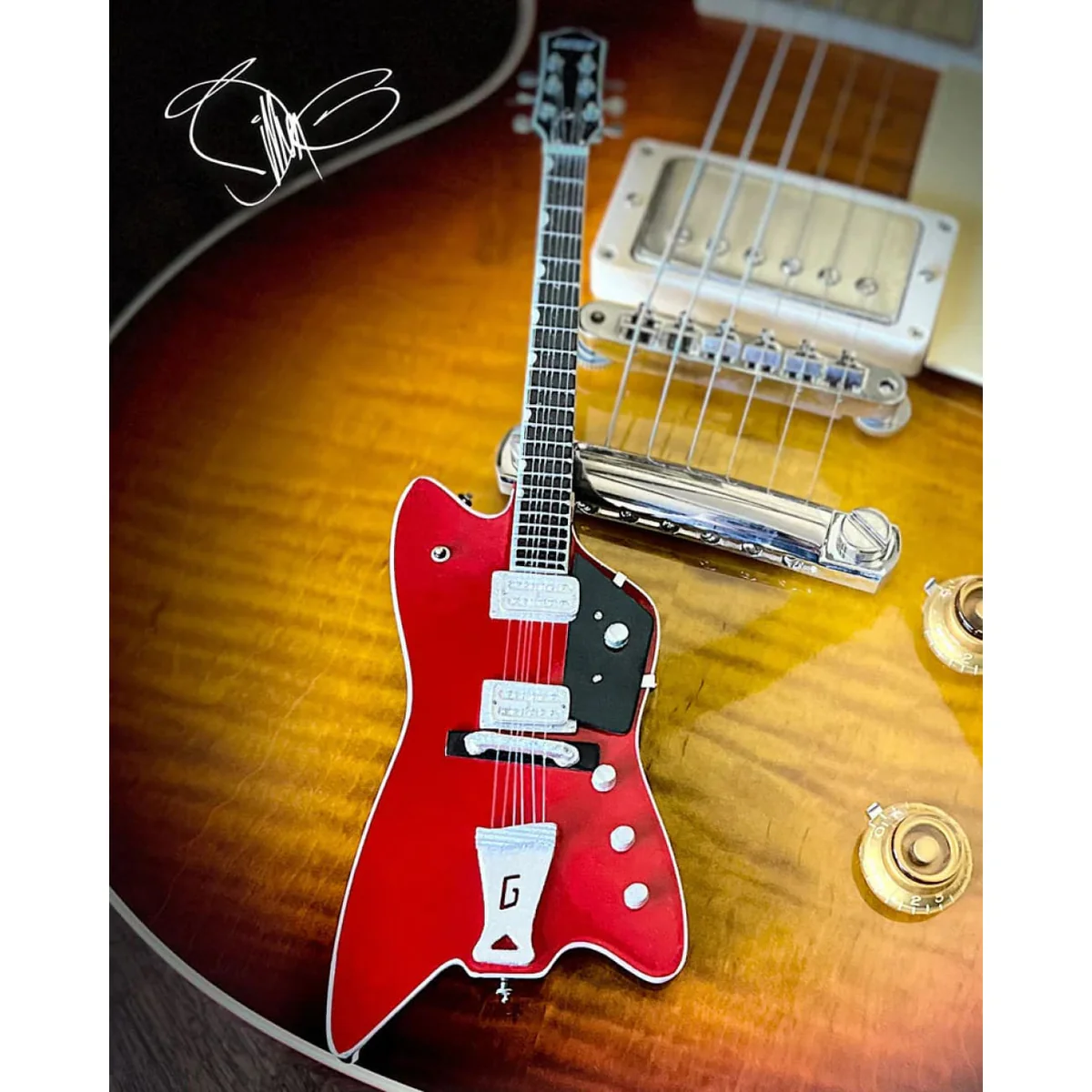 ZZ Top Billy Gibbons Gretsch "Billy Bo" Mini Guitar Replica | Barnebys