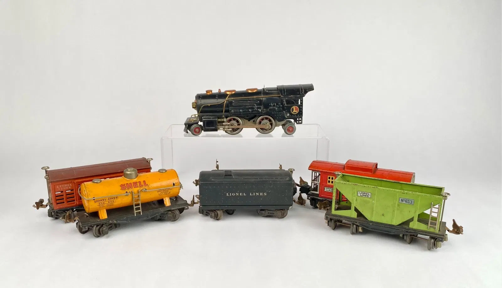 Lionel Prewar O-Gauge Train Set with Steam Locomotive and Six Rail Cars ...
