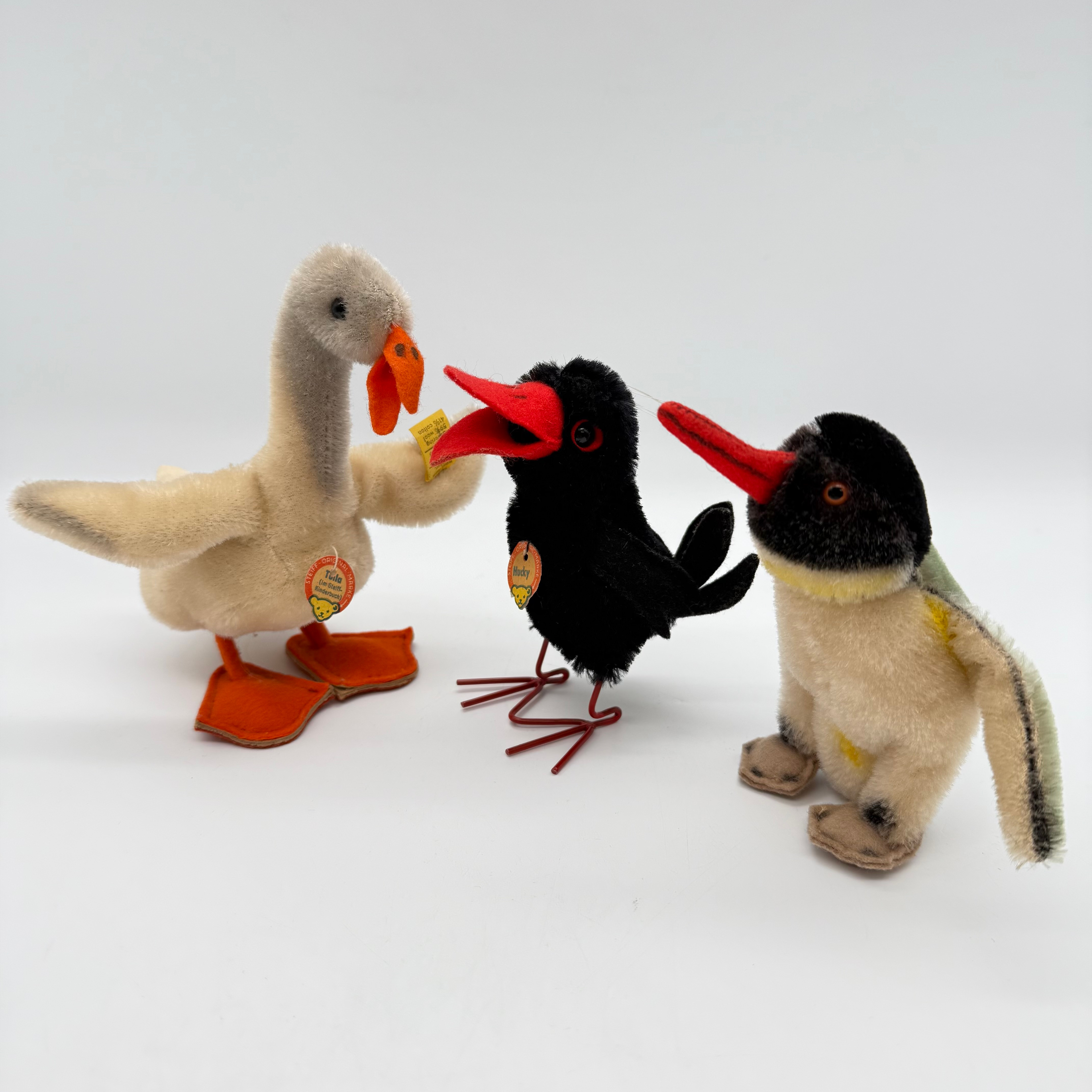 3 X STEIFF KNOPF IM OHR TIERE - GANZ TULLA - RABE HUCKY - PINGUIN PEGGY. | Barnebys