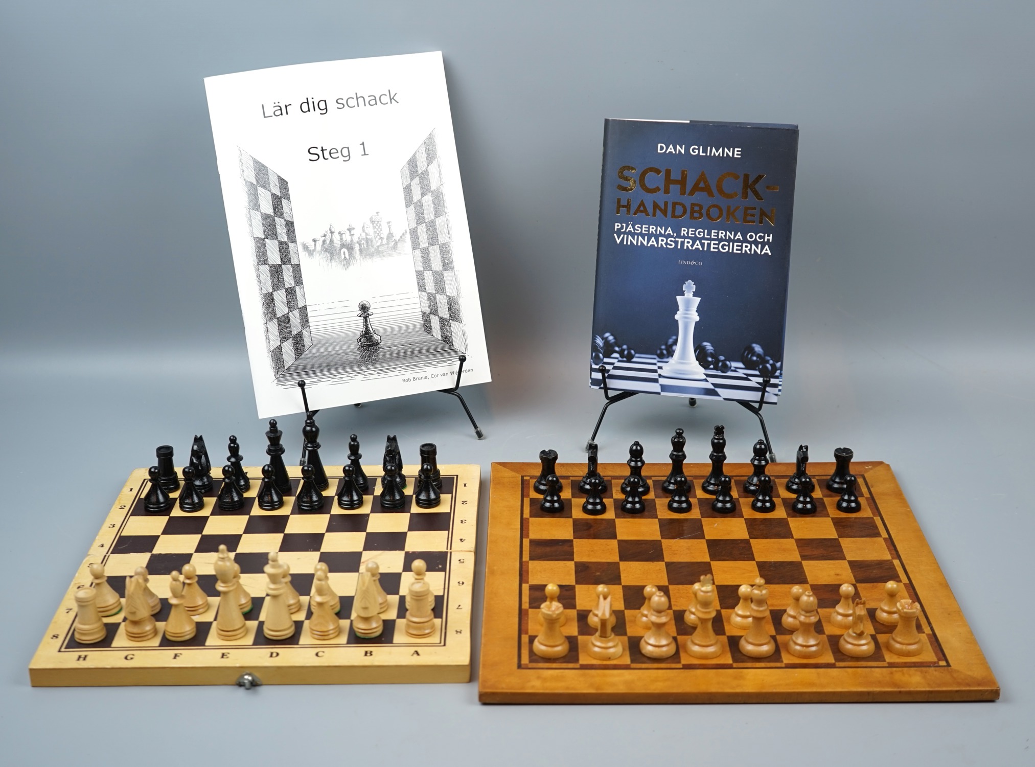 Chess games, 2 complete, wooden, and 2 books about chess. | Barnebys
