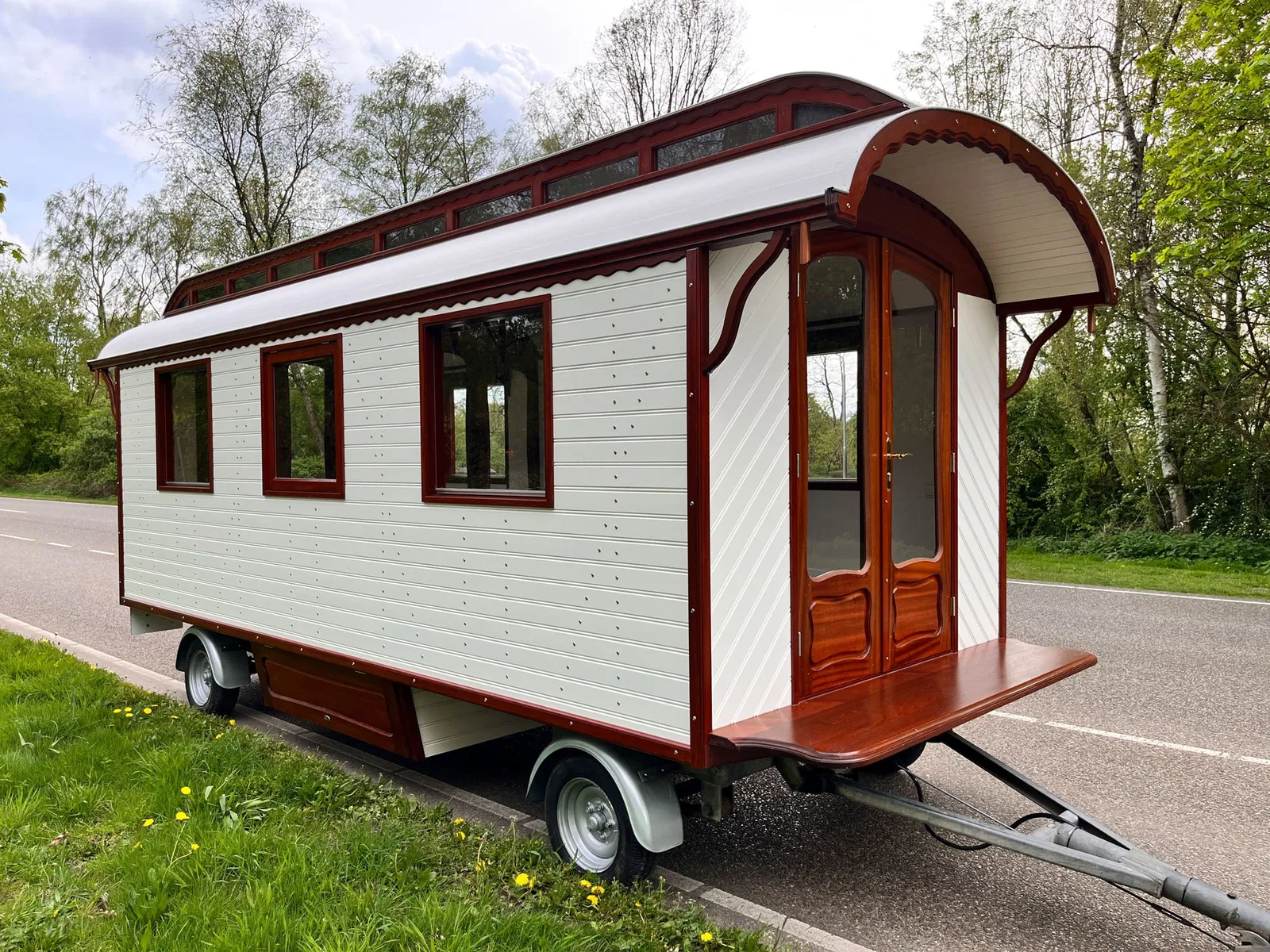 6m Long Gypsy Wagon with the Famous Raised 'Cuckoo' Roof | Barnebys