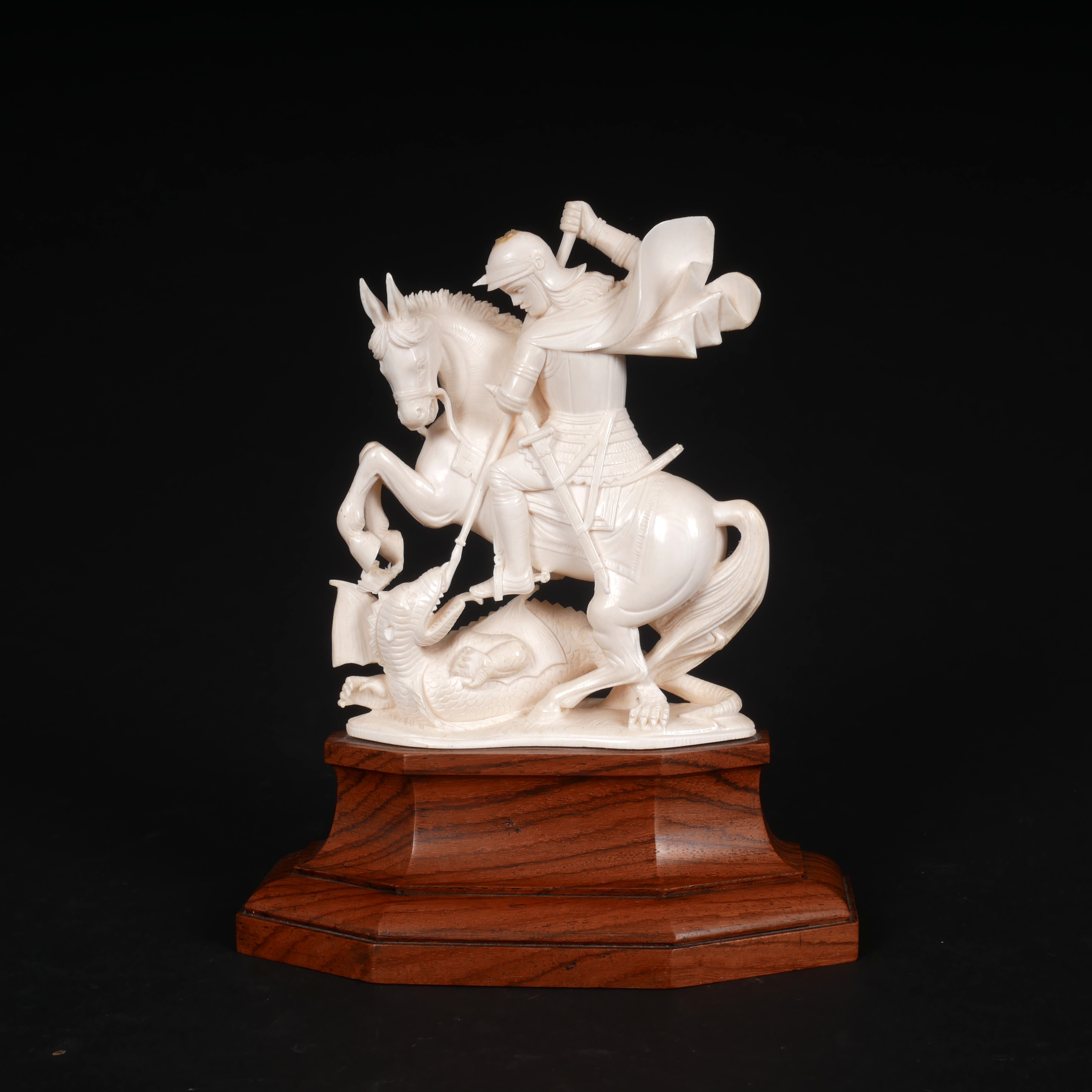 SKULPTUR, "Sankt Göran och Draken", elfenben, omkring 1900. | Barnebys