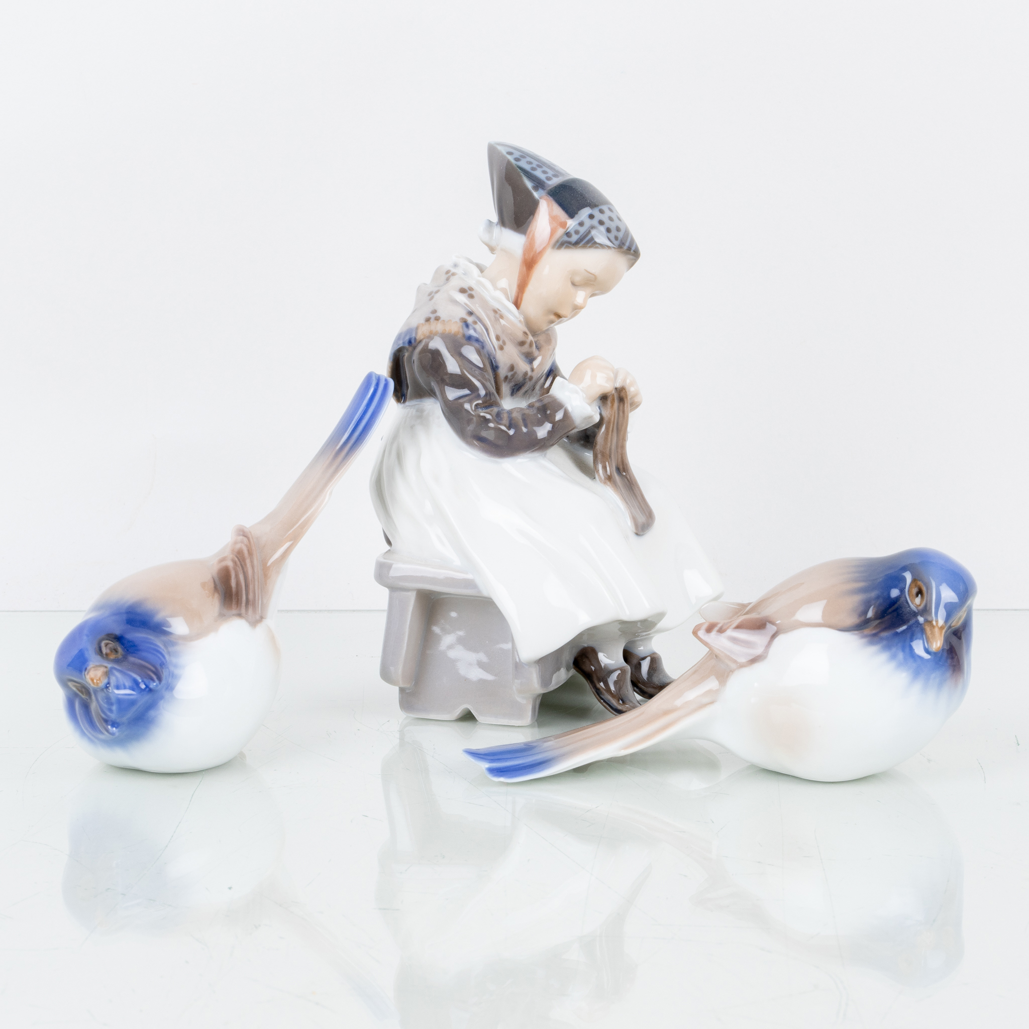 FIGURINES, 3 pcs, porcelain, Bing & Grondahl and Lotte Benter, Royal ...