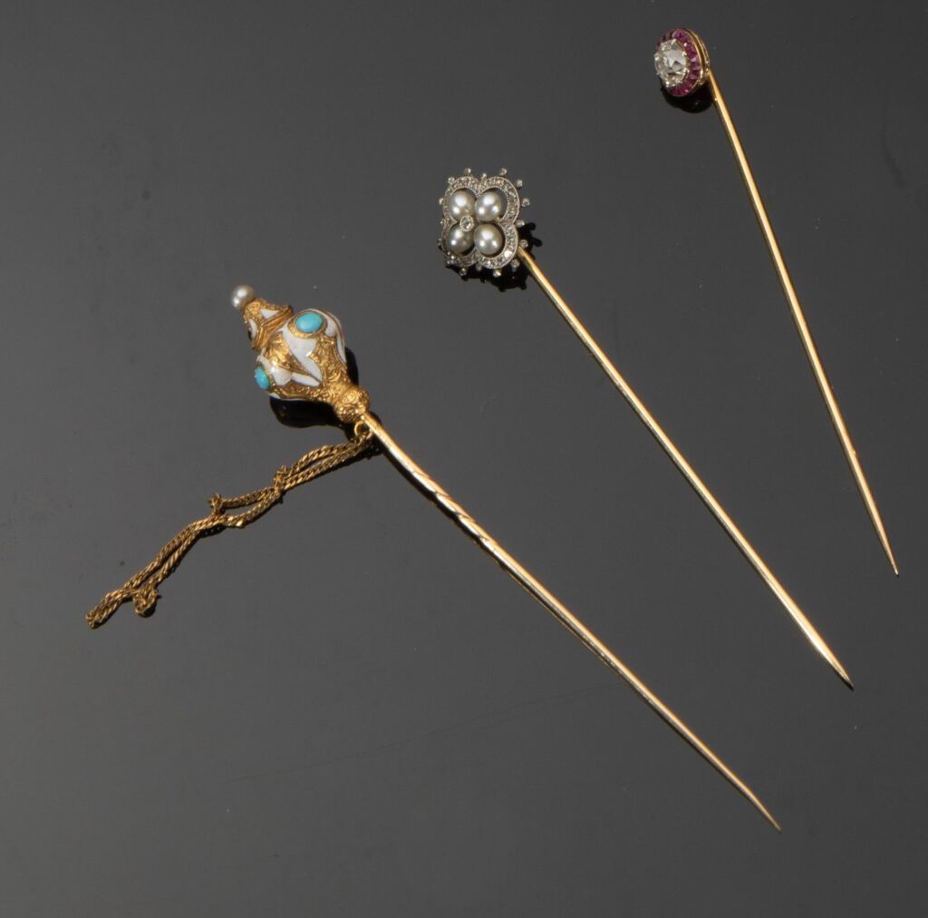 Lot of THREE REVERSE PINGLES in yellow gold 750‰, one set with an ...