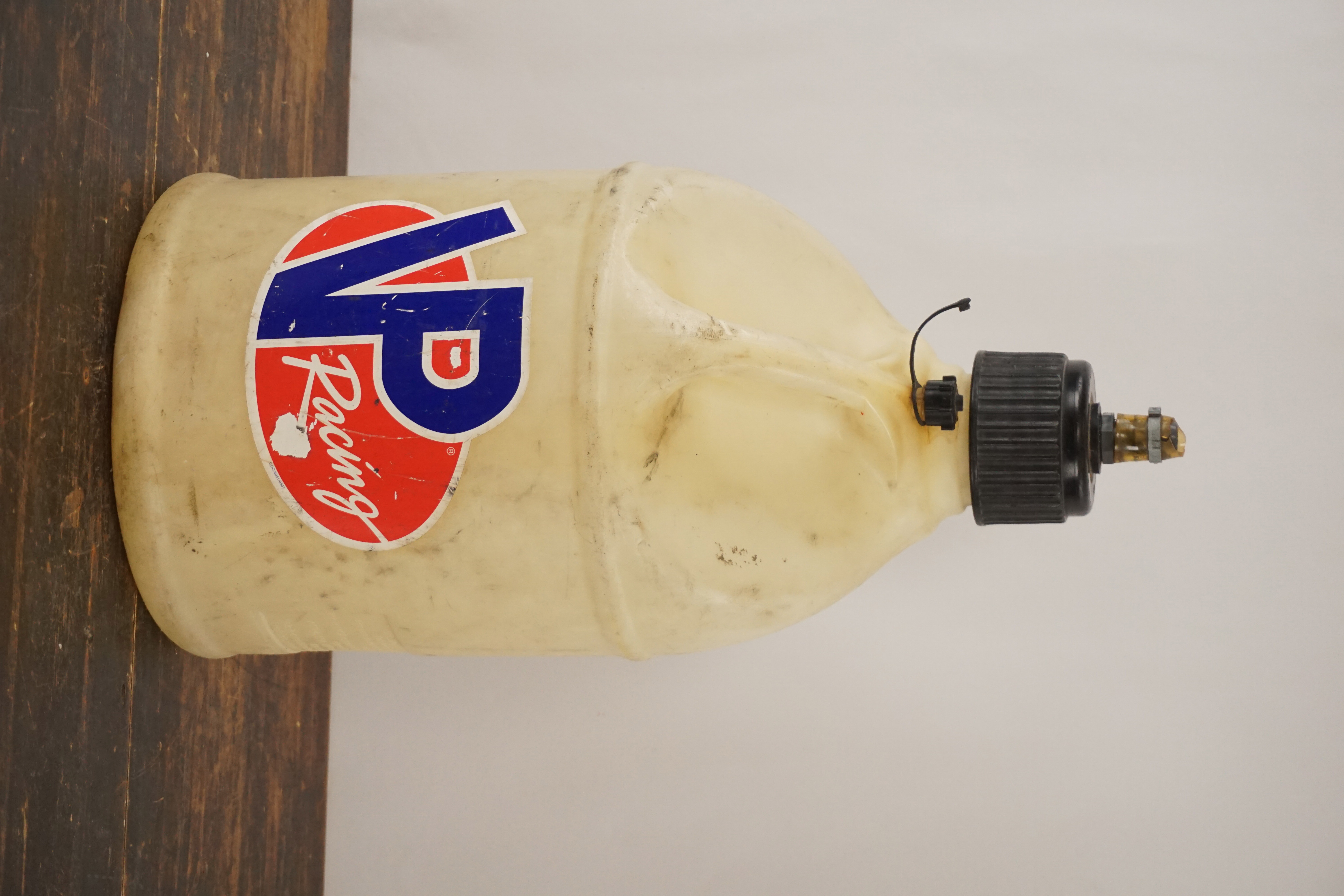 VP Racing Fuels Motorsport bensinpåfyllningsbehållare. B249/ | Barnebys