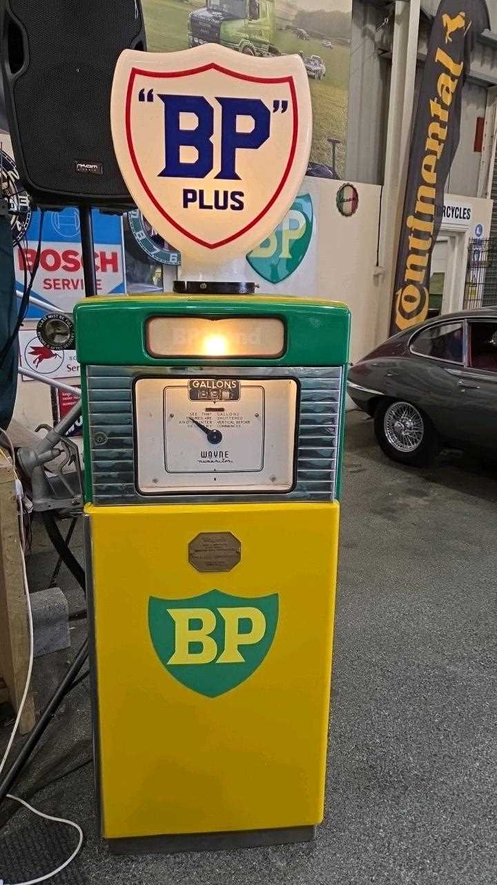 WAYNE BP PETROL PUMP WITH GLASS BP PLUS GLOBE , EX MUSEUM RESTORED ...
