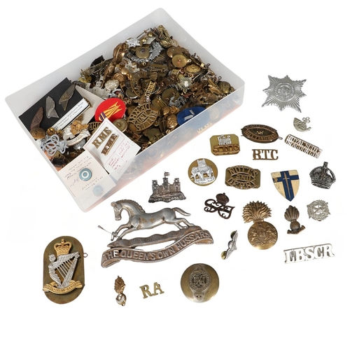 A COLLECTION OF MILITARY SHOULDER BADGES, POUCH BADGES AND S... | Barnebys