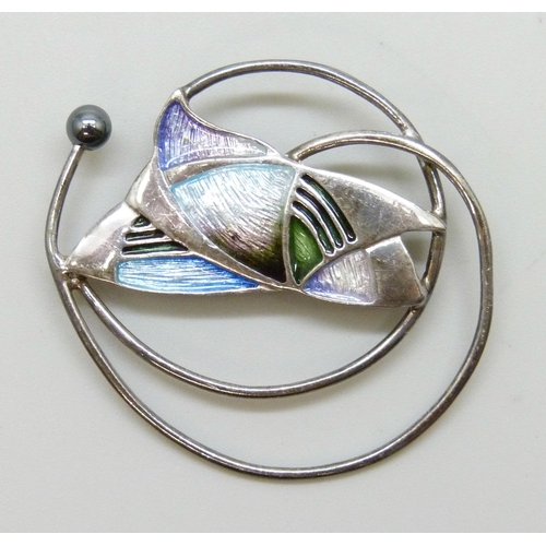 Pat Cheney, a silver abstract Modernist design brooch with g... | Barnebys