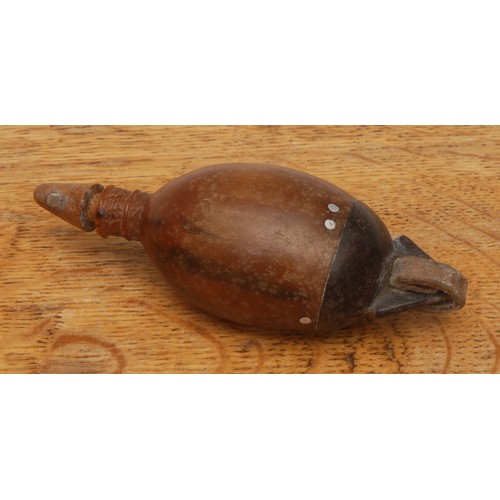 Tribal Art - a Sub-Saharan African horn snuff bottle, palmwo... | Barnebys
