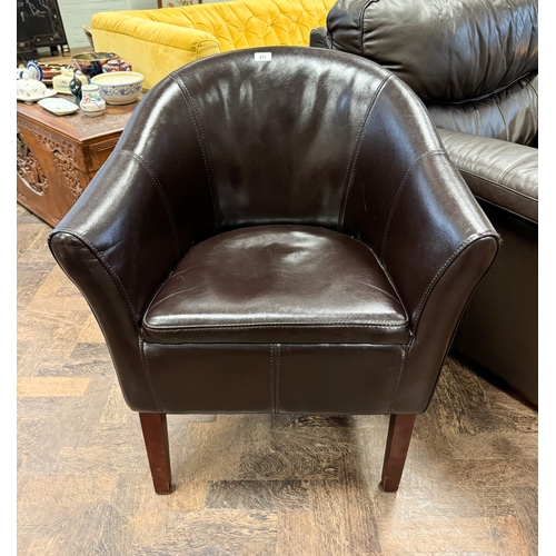 SÄNGBORD, ett par, bemålad stomme, en låda i sarg, rokokostil, 1900 ...