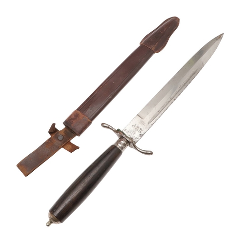 AN EARLY 20TH CENTURY GERMAN SHEATH KNIFE. The 21 cm blade w... | Barnebys