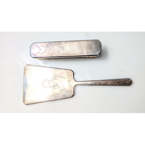 Art Deco engine-turned silver mounted hand mirror and clothe... | Barnebys