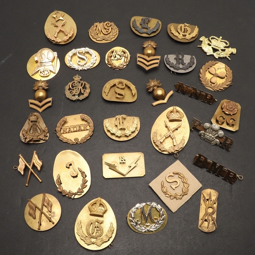 A COLLECTION OF BRITISH MILITARY TRADE BADGES AND SHOULDER T... | Barnebys