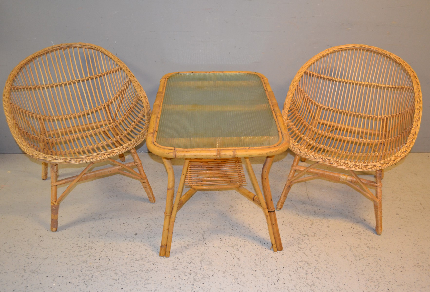 Rotting möbler. 2 Stolar & bord, 1950/60-talet. | Barnebys