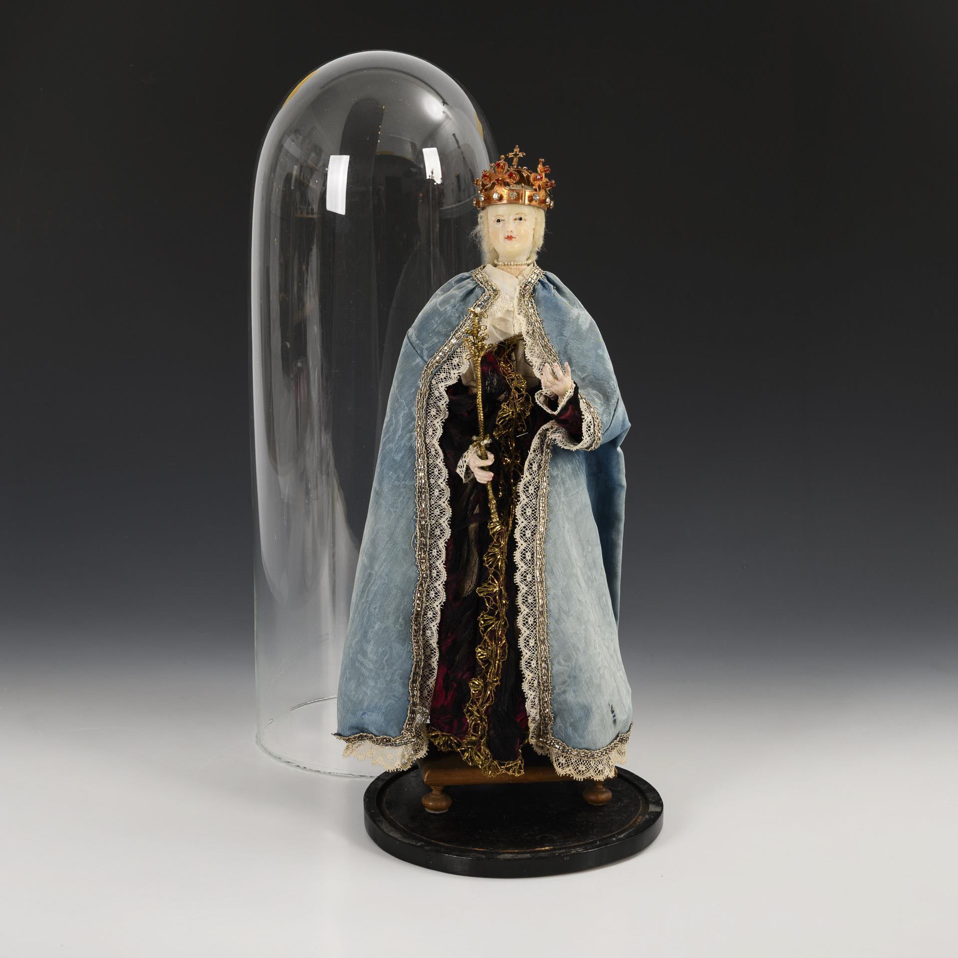 Crib figure: Mary as the Queen of Heaven under a glass lintel. | Barnebys