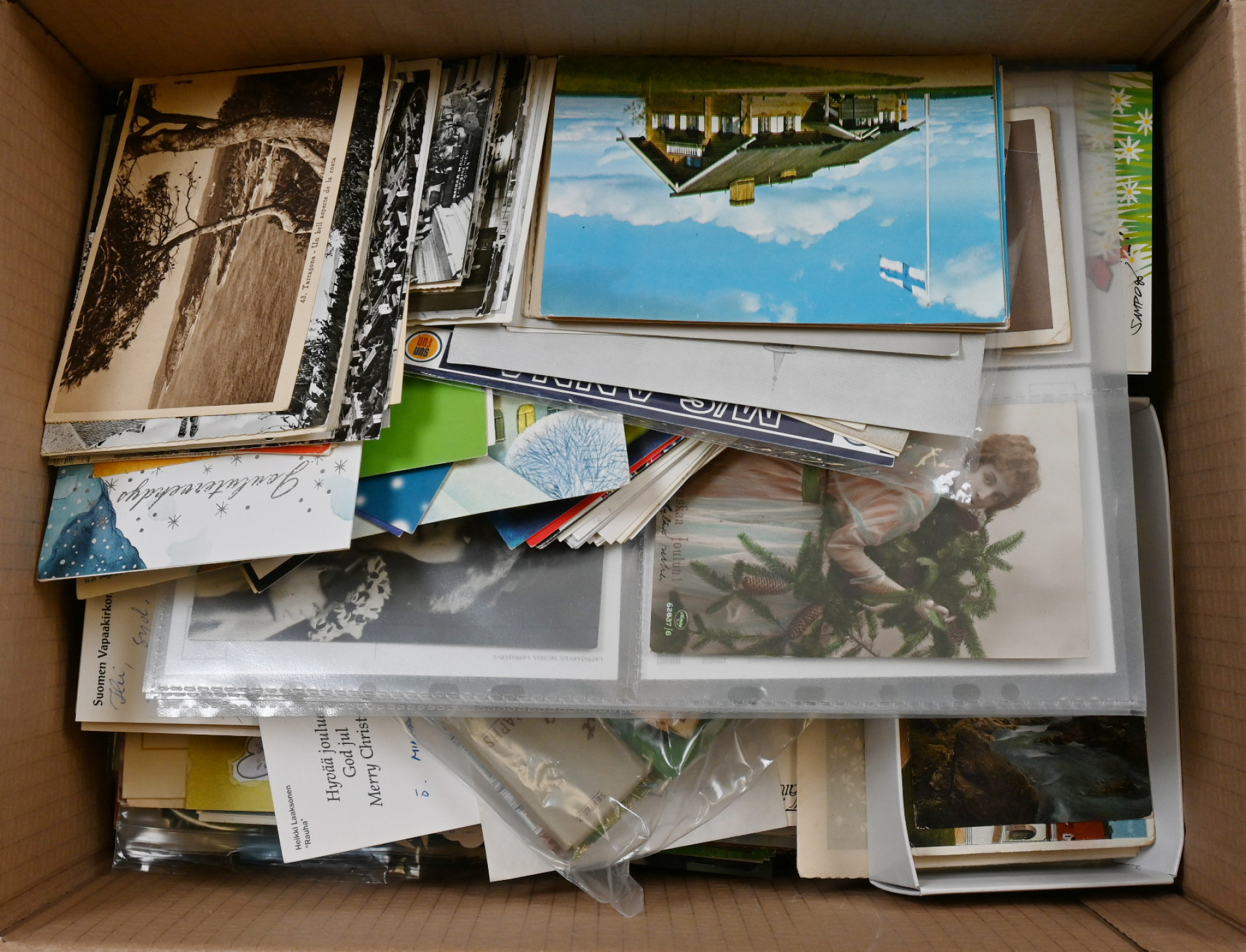 Finnish and foreign cards in over 15 KG box. Old and new, artist cards ...