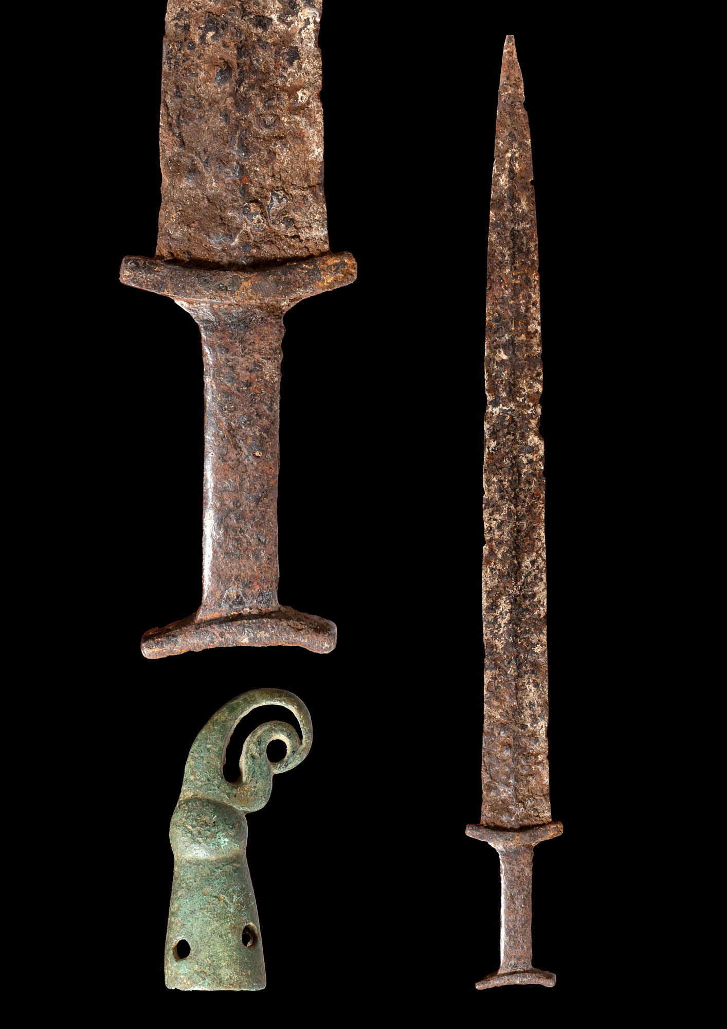 SCYTHIAN IRON SWORD WITH CROW-SHAPED BRONZE SCABBARD POINT | Barnebys