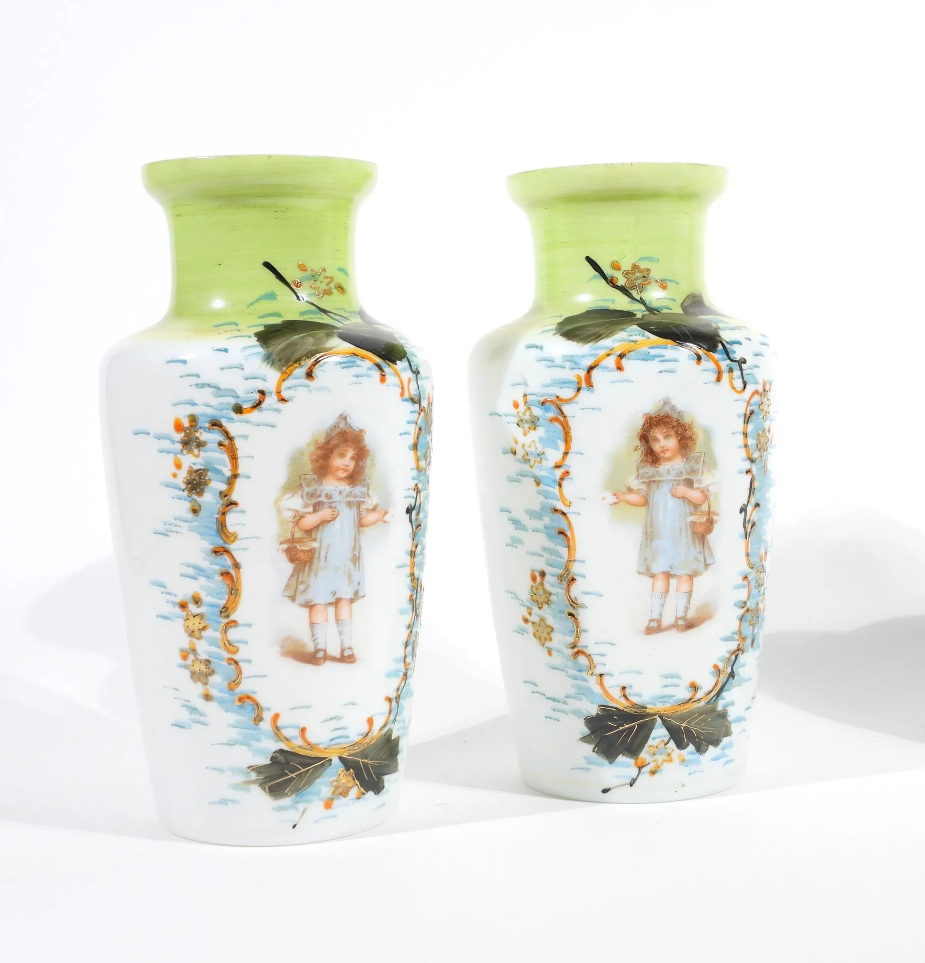 A CHELSEA PORCELAIN MODEL OF A FINCH | Barnebys