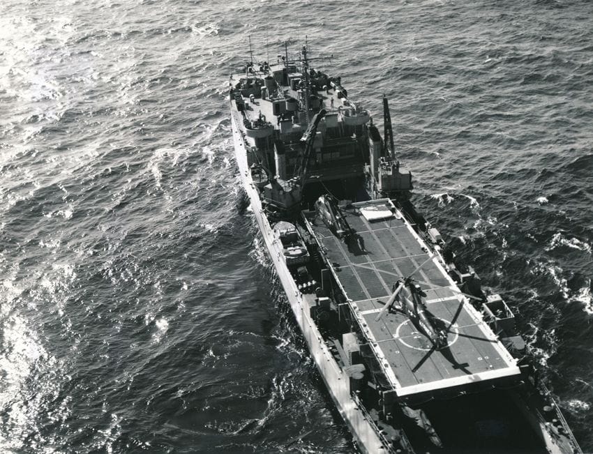 NASA. The ship "USS Donner" moves to the landing area for th - Lot 4 ...