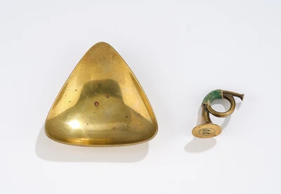 RING, 18 k guld med 4 briljanter om totalt cirka 0,23 ct och 18 små ...