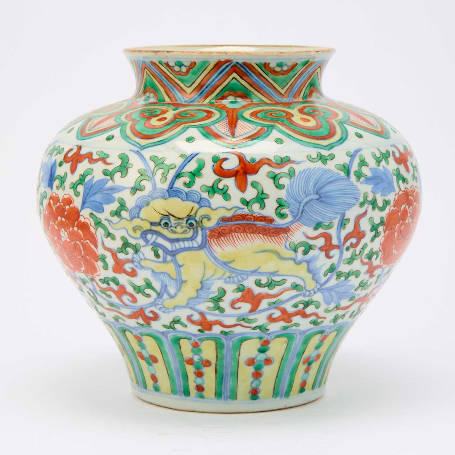 A Chinese Transitional-Style Wucai Porcelain Jar 19th century | Barnebys