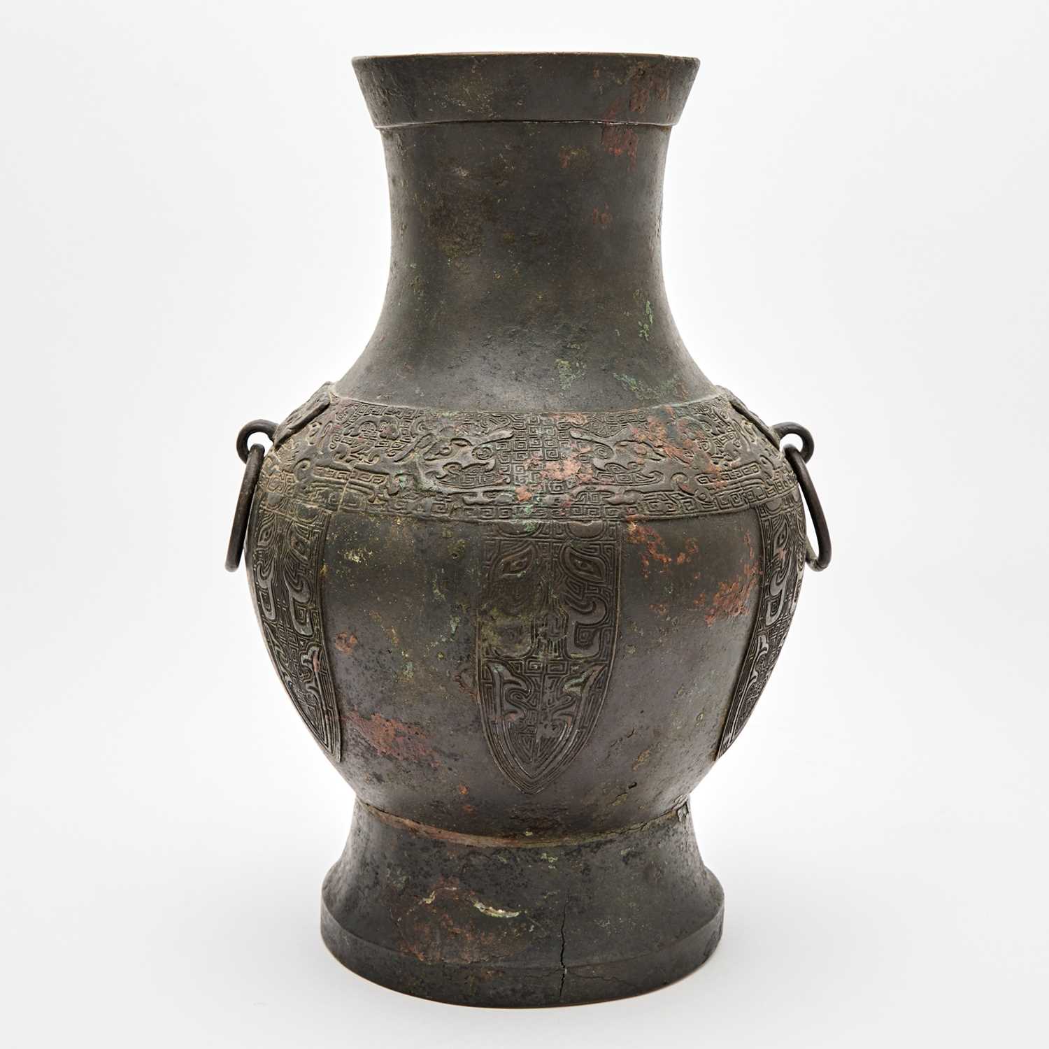 A Chinese Archaistic Bronze Hu Vase Qing Dynasty or earlier | Barnebys