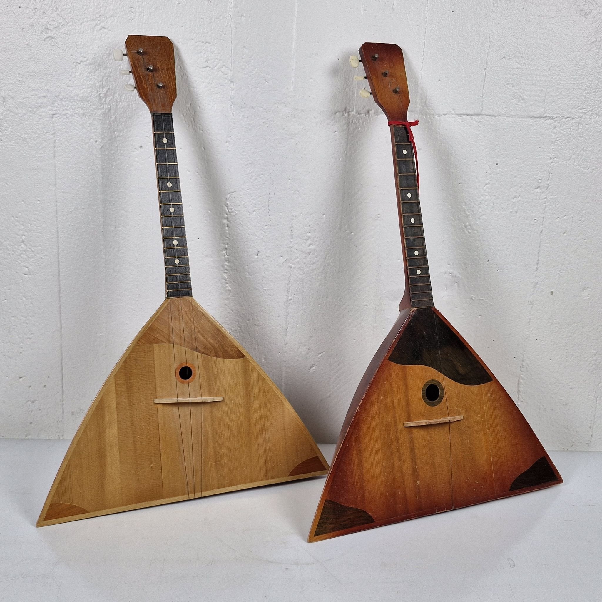 2st äldre Balalajka - Ryskt stränginstrument - Musikinstrument | Barnebys