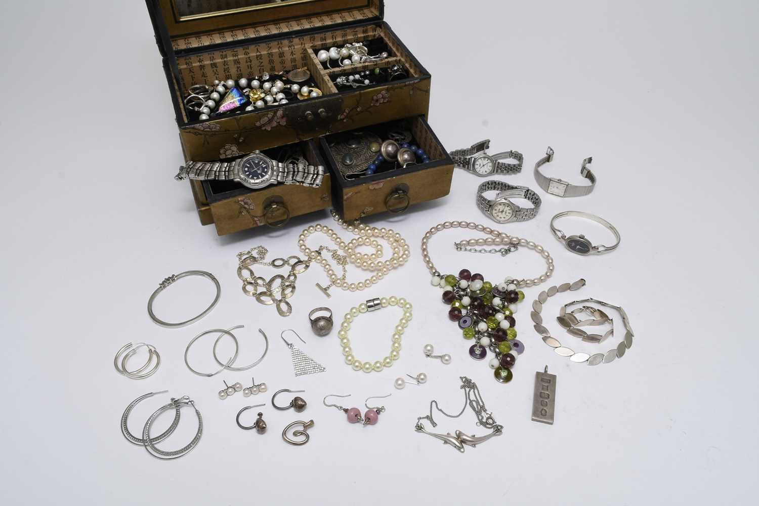 A collection of various pieces of jewellery, costume jewellery and ...