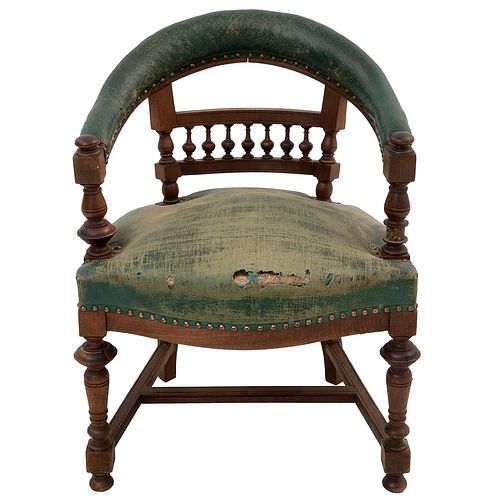 SILLÓN, FRANCIA, SXX. En madera de nogal. Con respaldo semiabierto ...