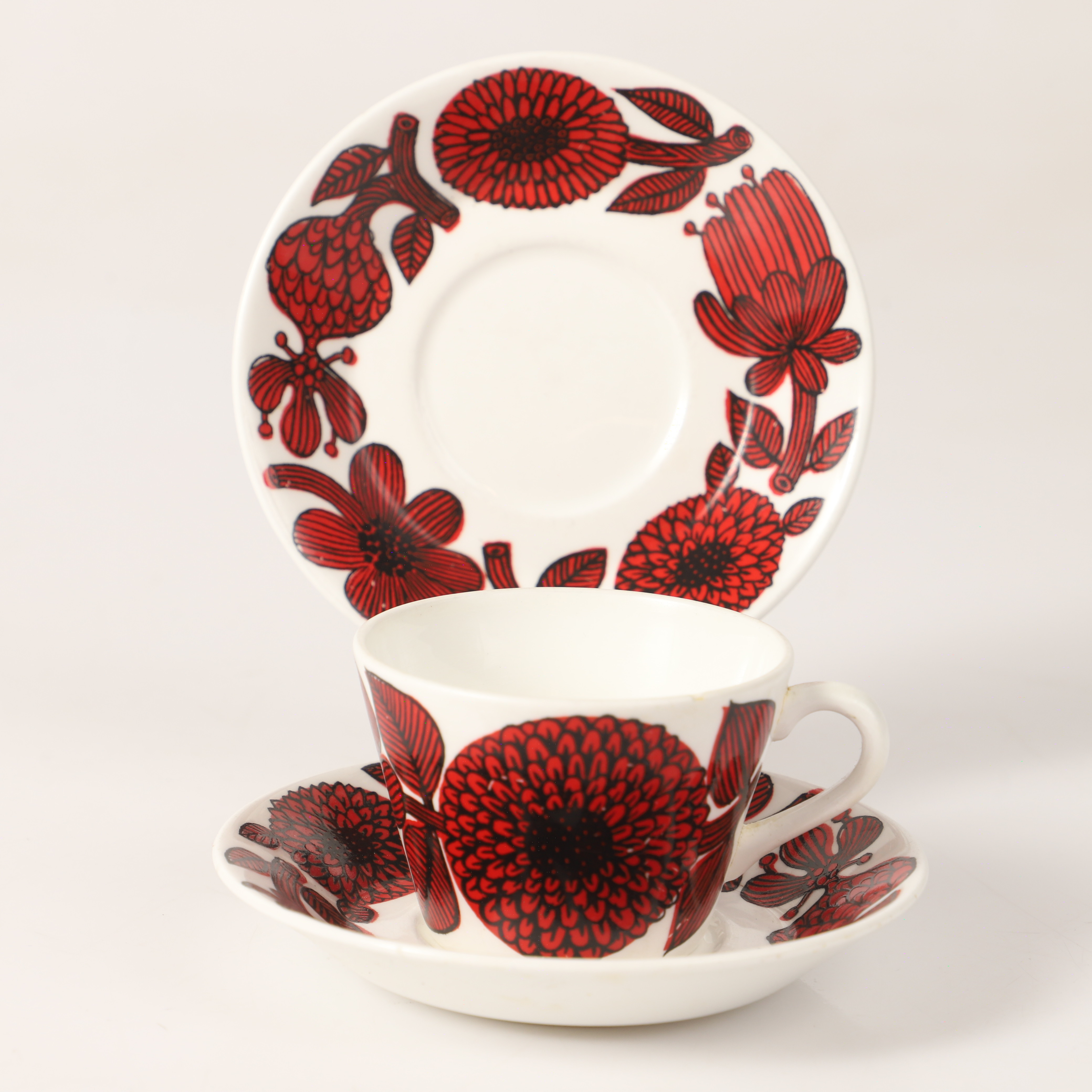 STIG LINDBERG. Koppar med fat, 4 delar, "Röd aster", Gustavsberg. | Barnebys