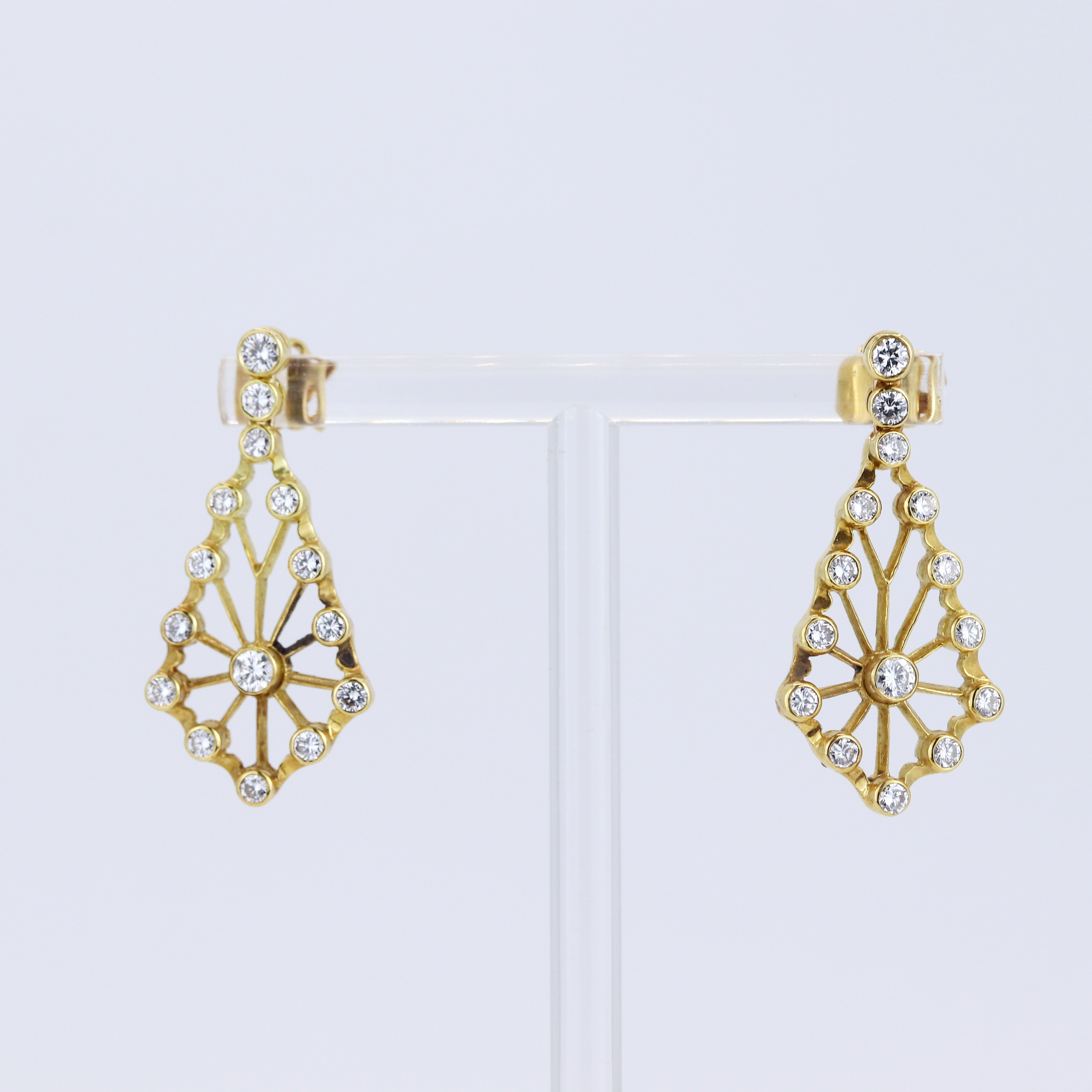 18CT GOLD 1CT DIAMOND EARRINGS. | Barnebys
