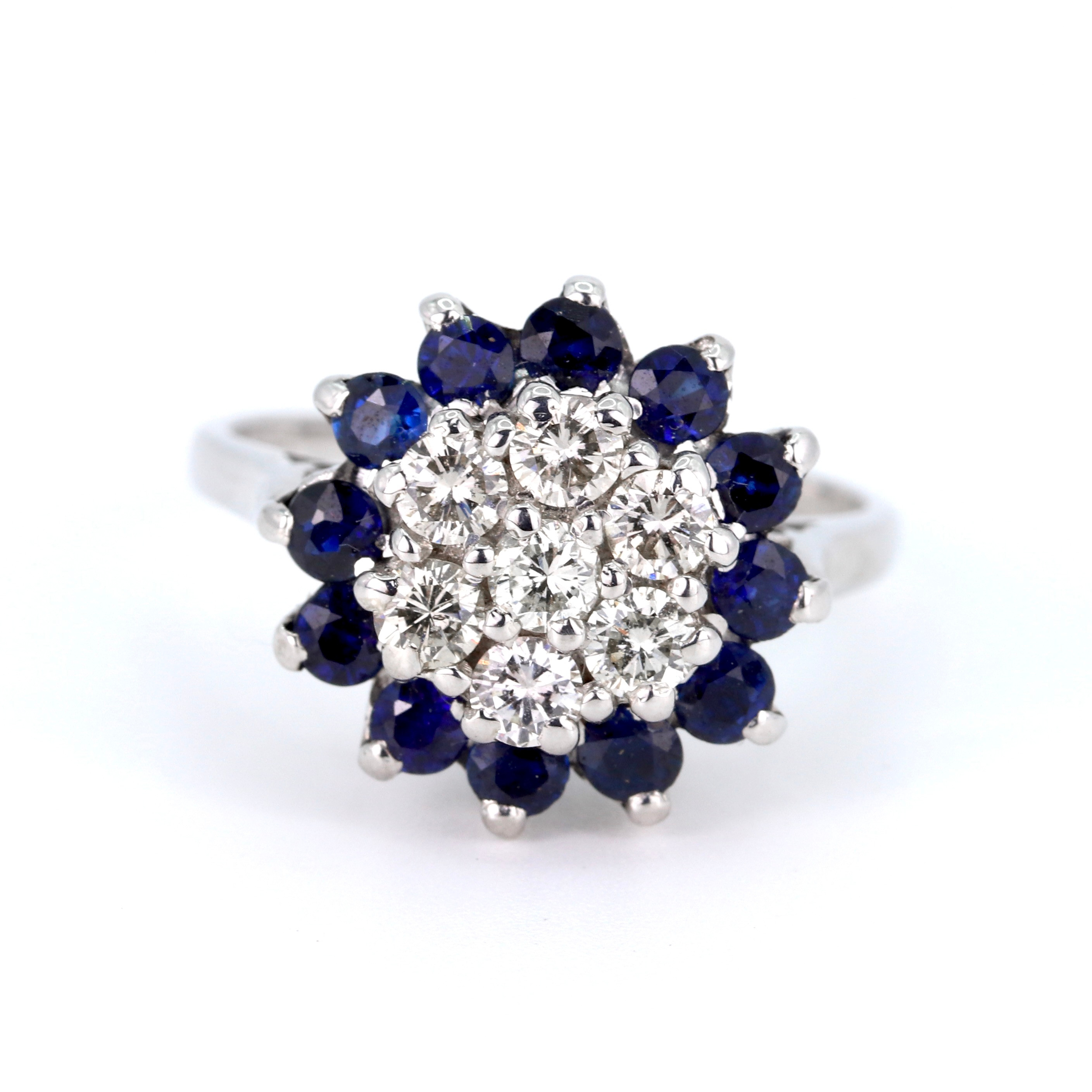 18K WHITE GOLD DIAMOND & BLUE STONE SET RING. | Barnebys